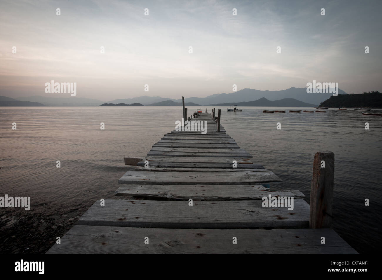 River boat pier hi-res stock photography and images - Alamy