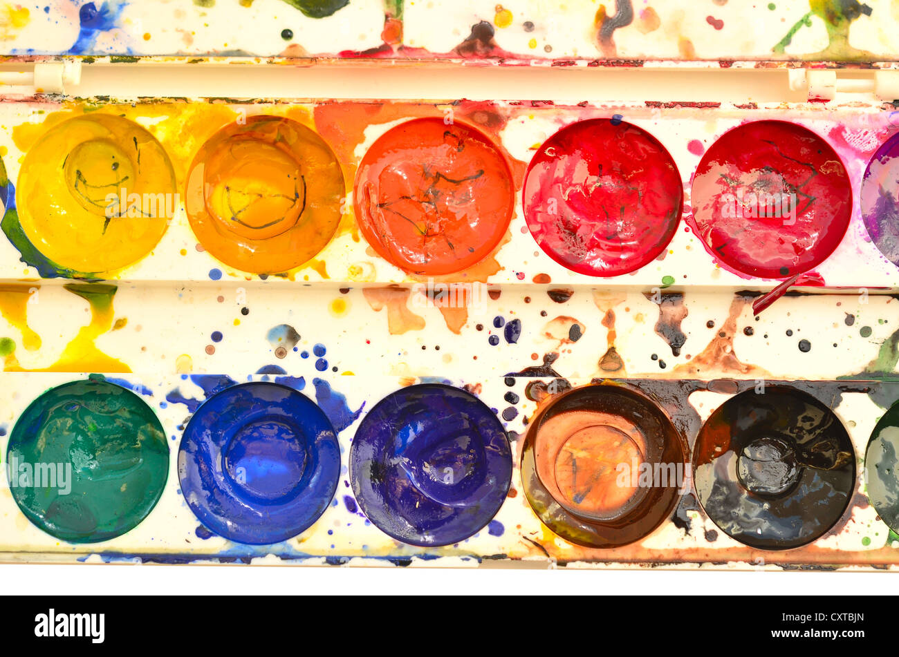 Blue plastic pallet hi-res stock photography and images - Alamy