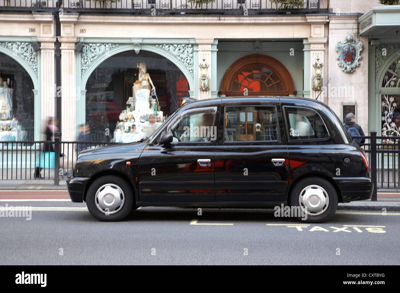British taxi hi-res stock photography and images - Alamy