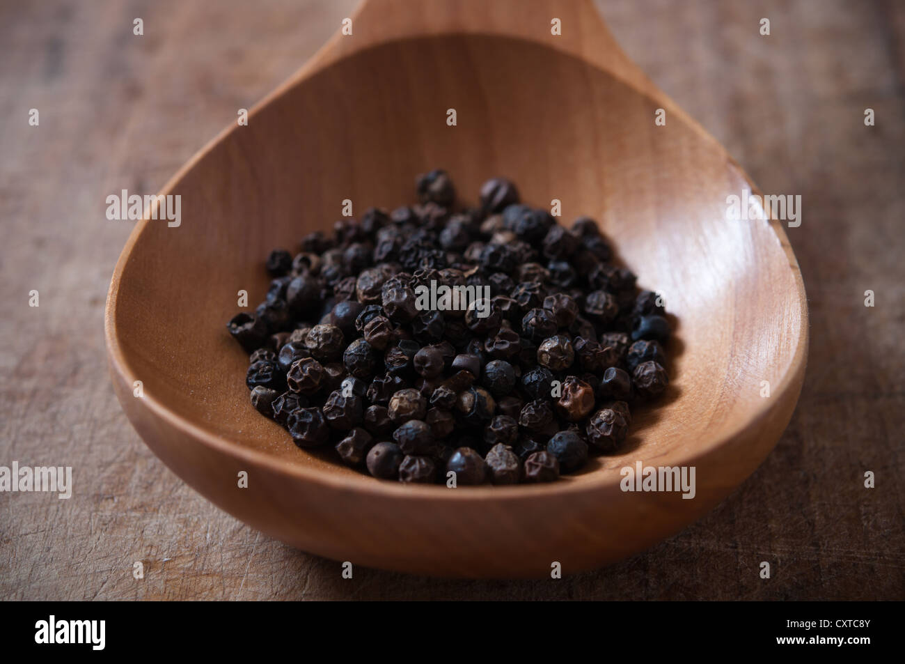 black pepper in wooden spoon Stock Photo - Alamy