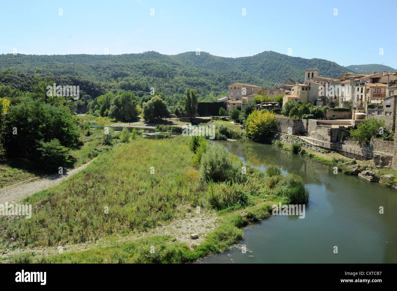 Fluvia river in Medieval town of Besalu, Girona, Catalonia, Spain Stock ...