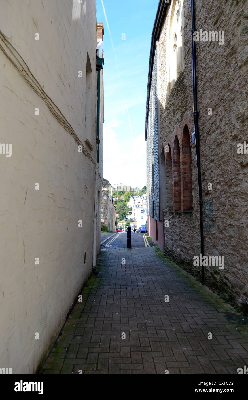 Alleyway passage hi-res stock photography and images - Alamy