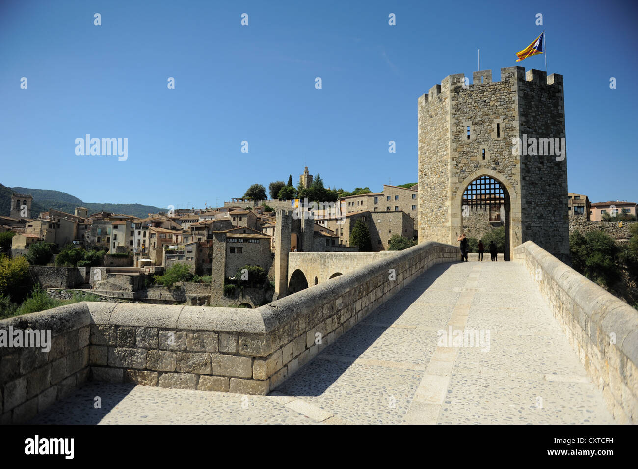 Pont Fortificat, Fortified Bridge, Medieval town of Besalu, Spain Stock ...