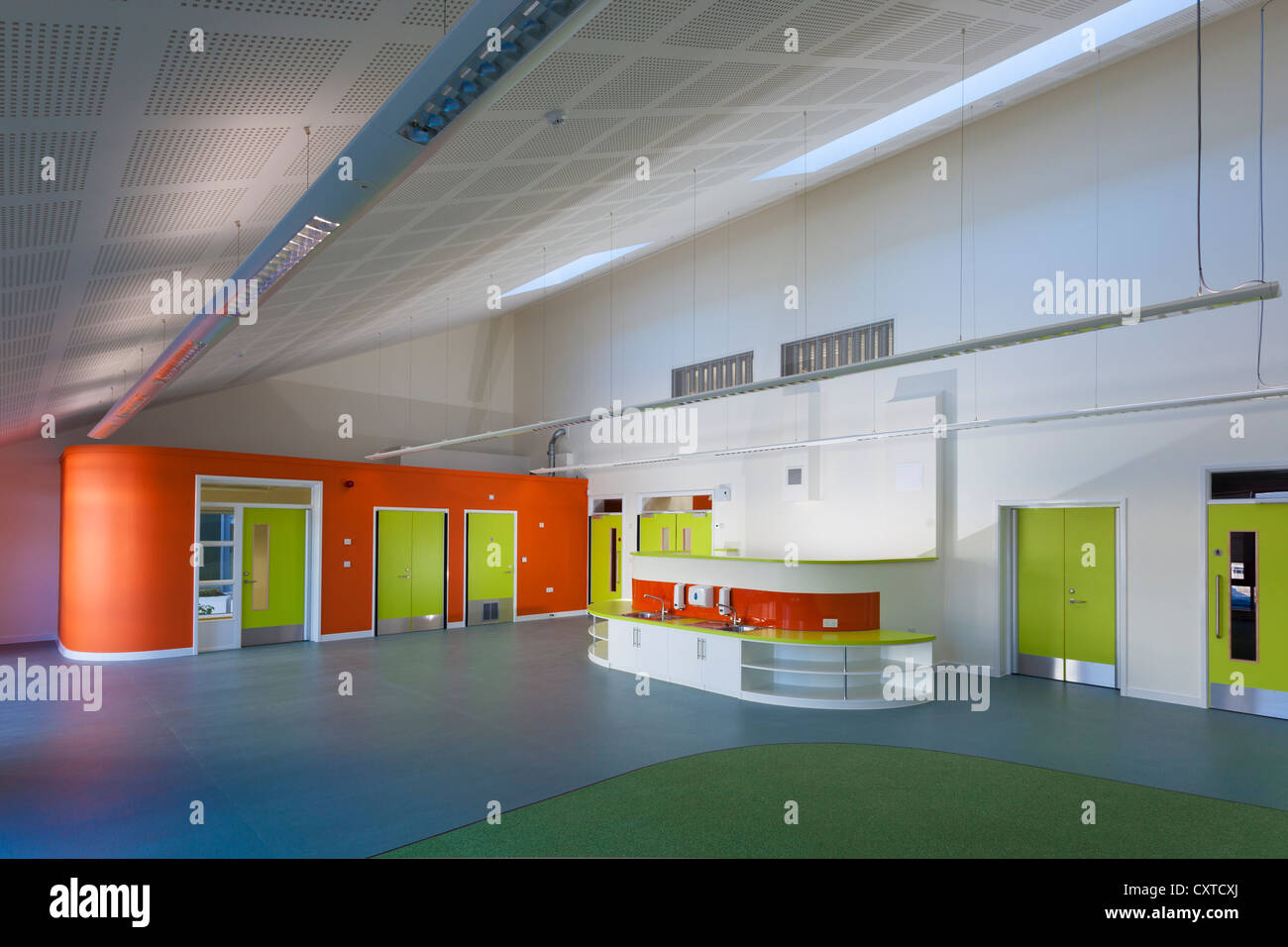School classroom uk hi-res stock photography and images - Alamy