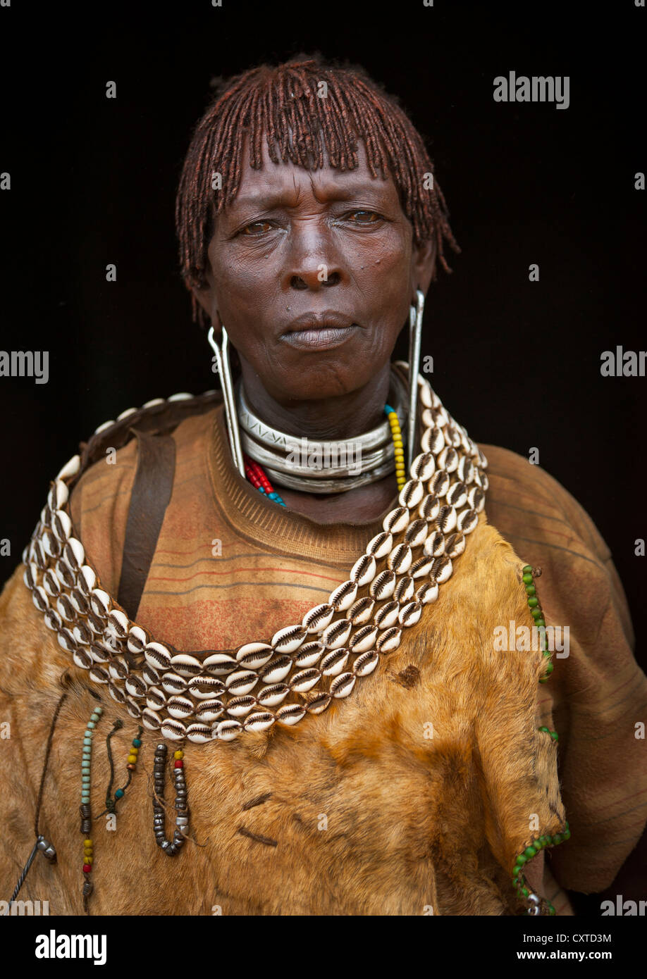 Mature tribe woman omo valley hi-res stock photography and images - Alamy