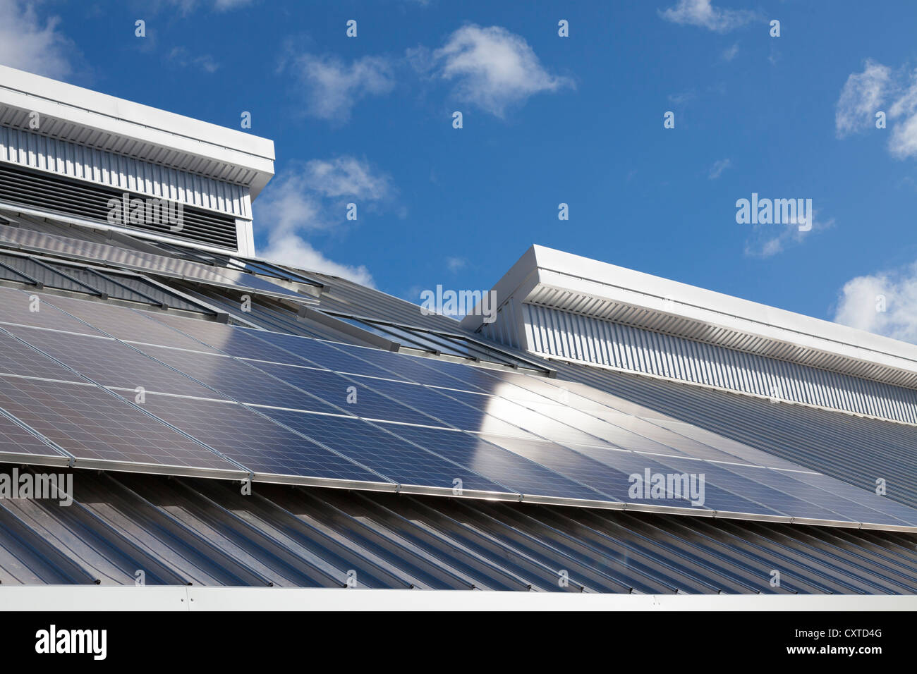 Solar panels on school roof hi-res stock photography and images - Alamy