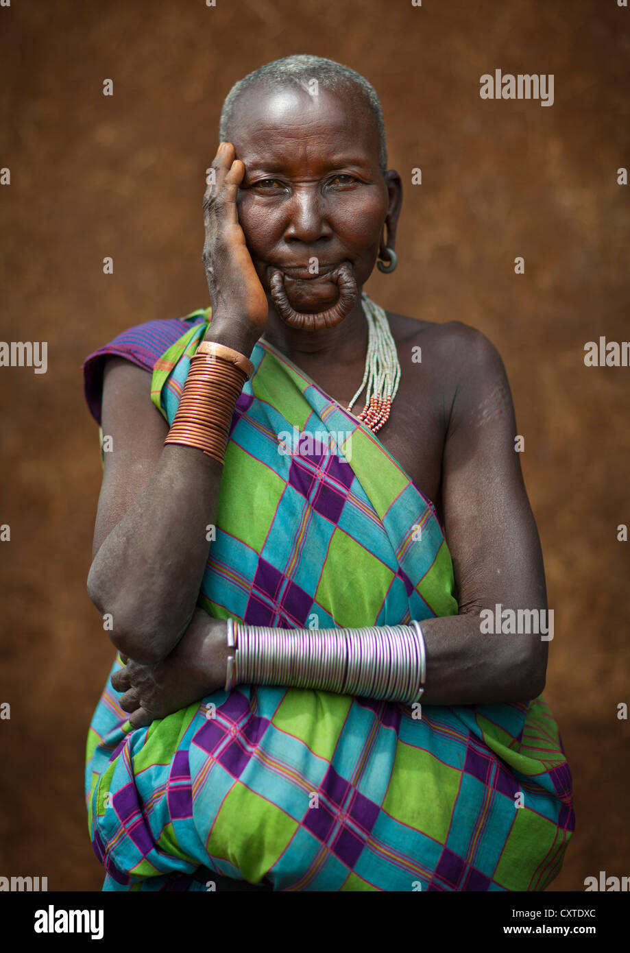 Suri tribe hi-res stock photography and images - Alamy