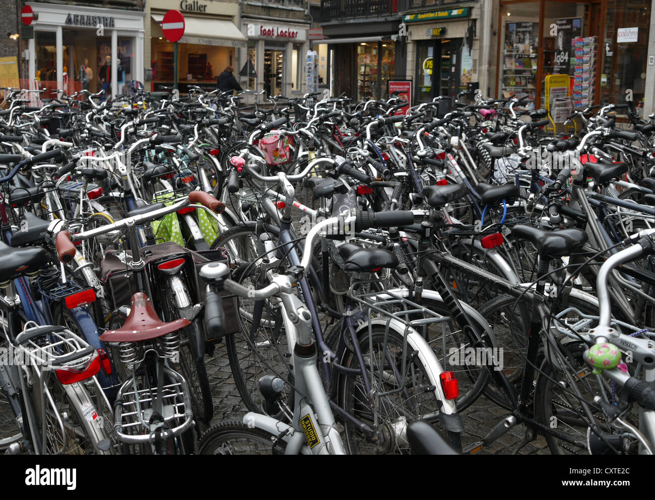 Bikes in Bruges Belgium Stock Photo - Alamy