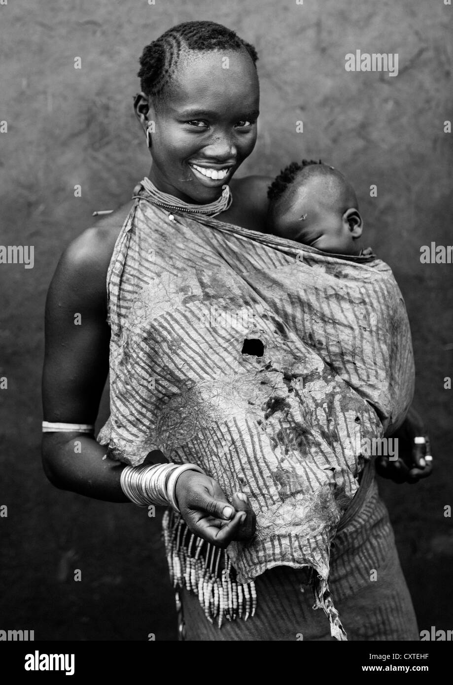 Bodi Tribe Woman And Her Baby, Hana Mursi, Omo Valley, Ethiopia Stock ...