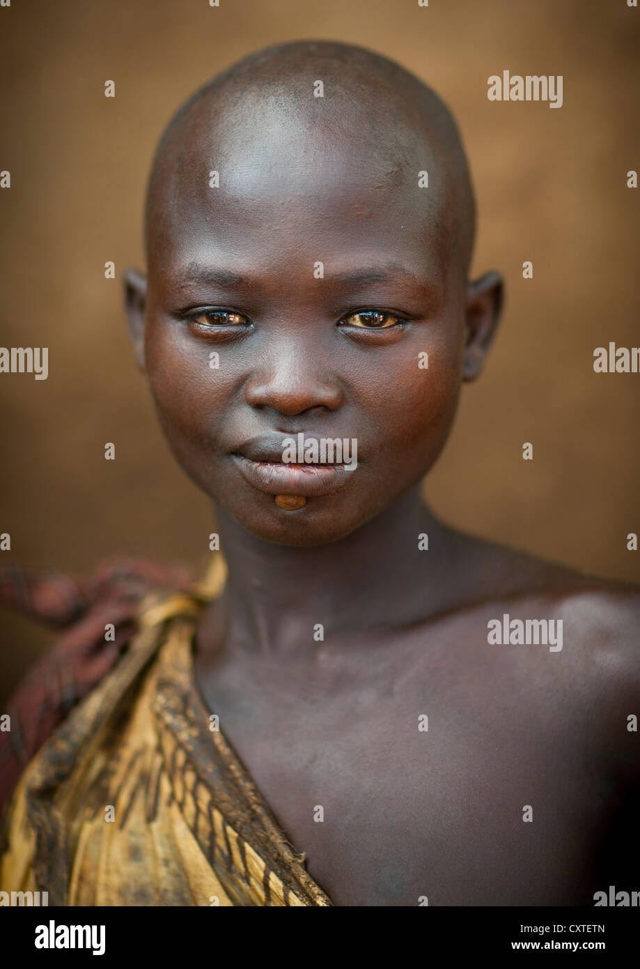 Bodi Tribe Young Woman, Hana Mursi, Omo Valley, Ethiopia Stock Photo ...
