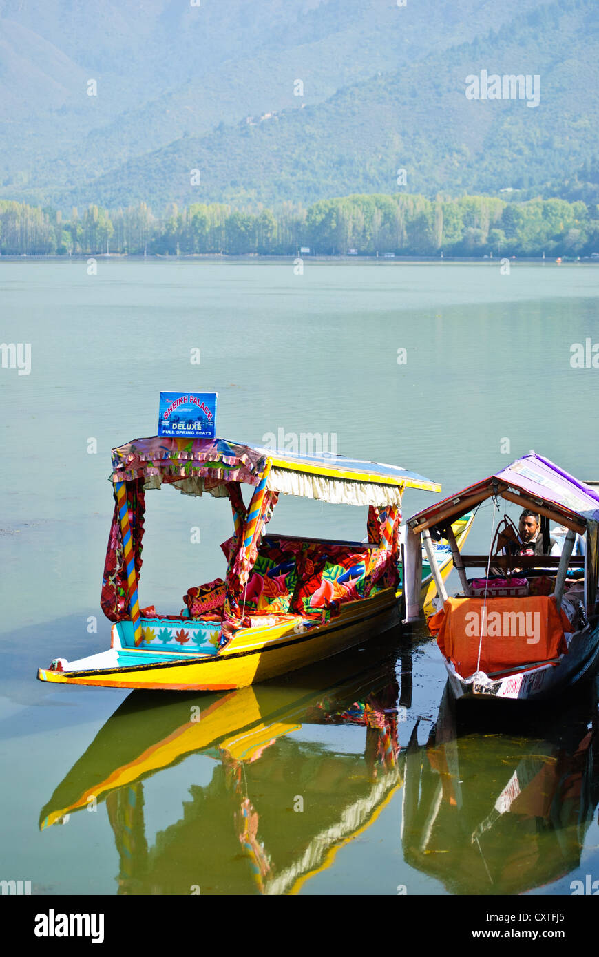 Shikara boats hi-res stock photography and images - Alamy