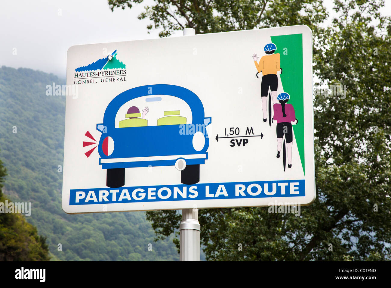 Safety distance between vehicles hi-res stock photography and images ...