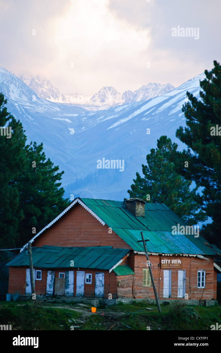 A house and the snow-capped mountain at Gulmarg Stock Photo - Alamy