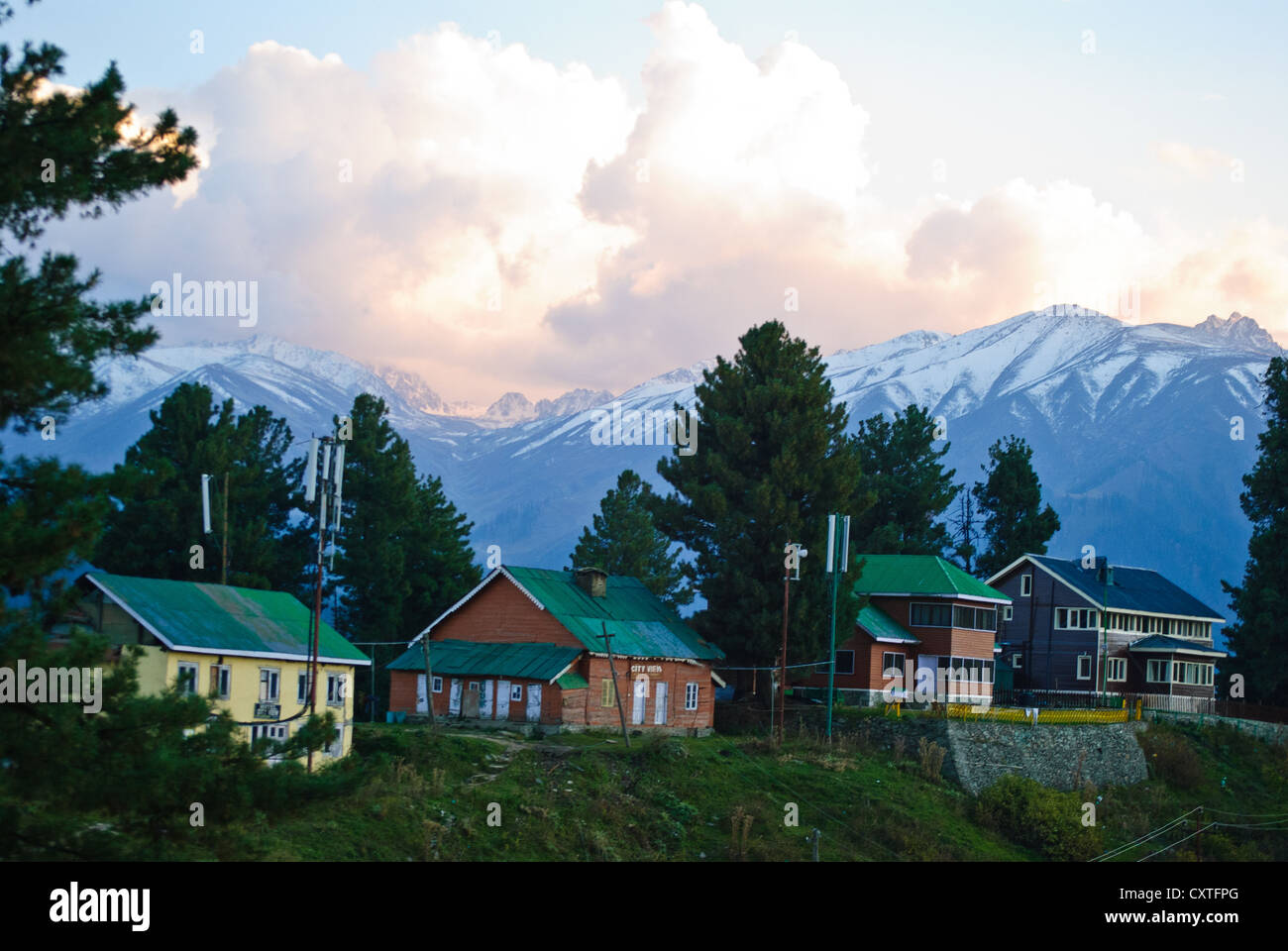 Gulmarg resort hi-res stock photography and images - Alamy