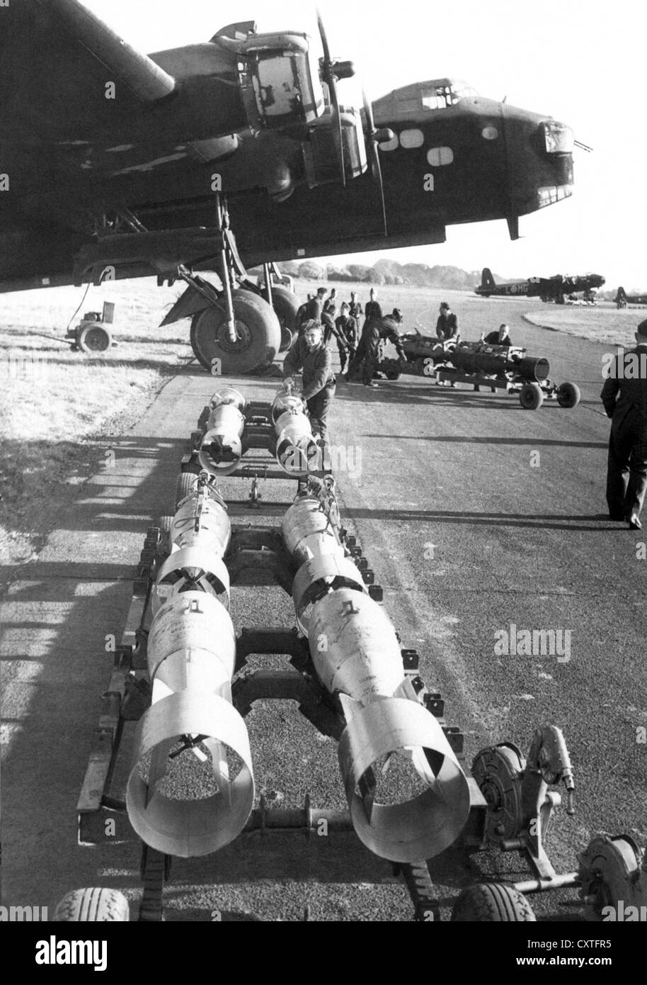 Ww2 bombs hi-res stock photography and images - Alamy
