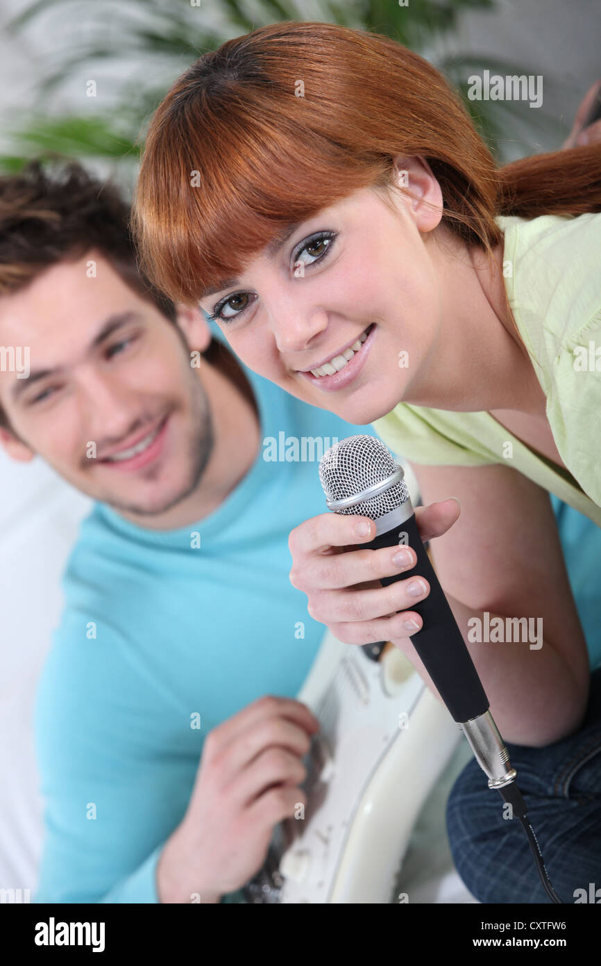 Couple singing and playing the guitar together Stock Photo - Alamy