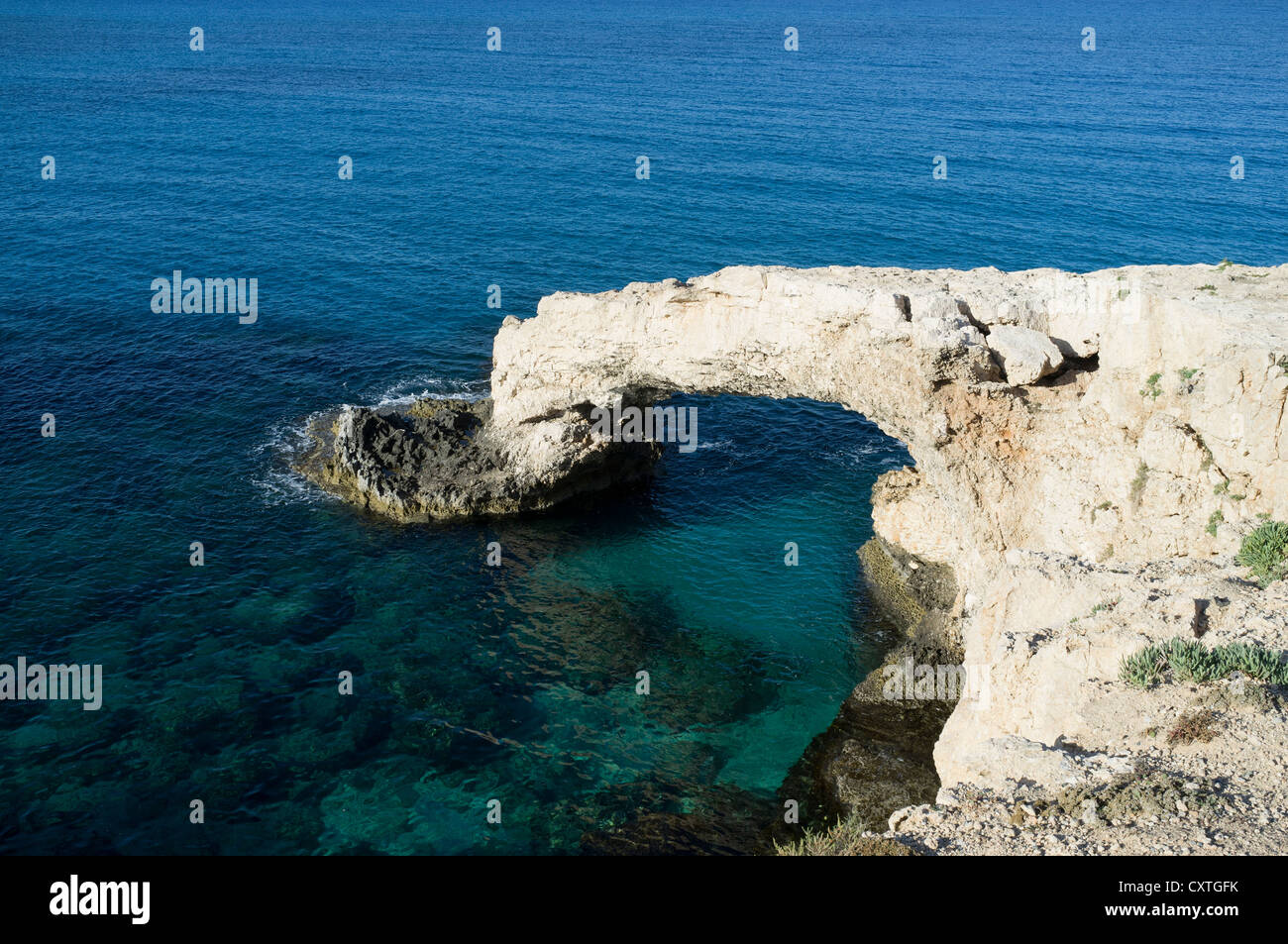 dh AYIA NAPA CYPRUS Sea arch clear blue sea Stock Photo - Alamy