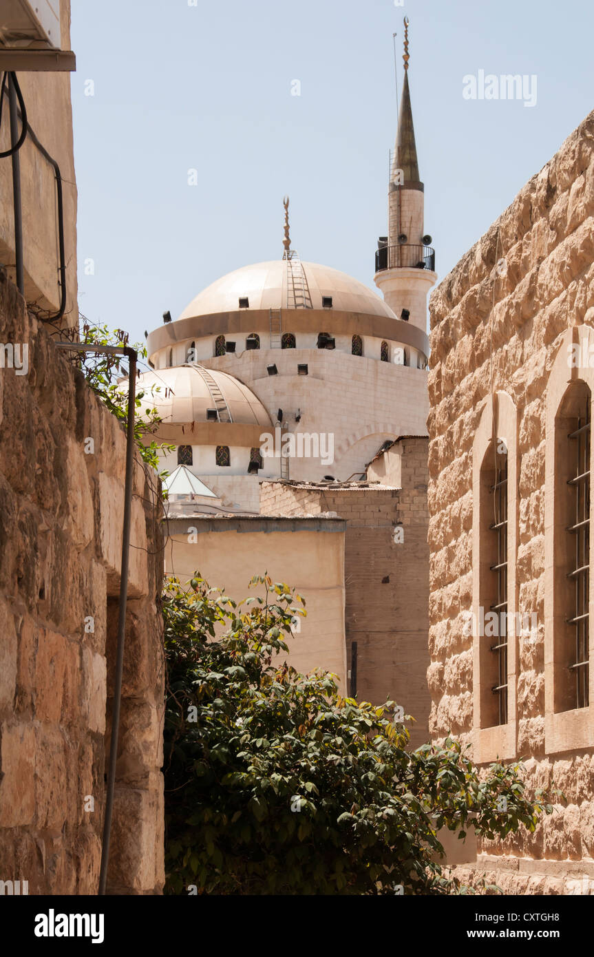 Madaba Mosque through the buildings, Jordan Stock Photo - Alamy