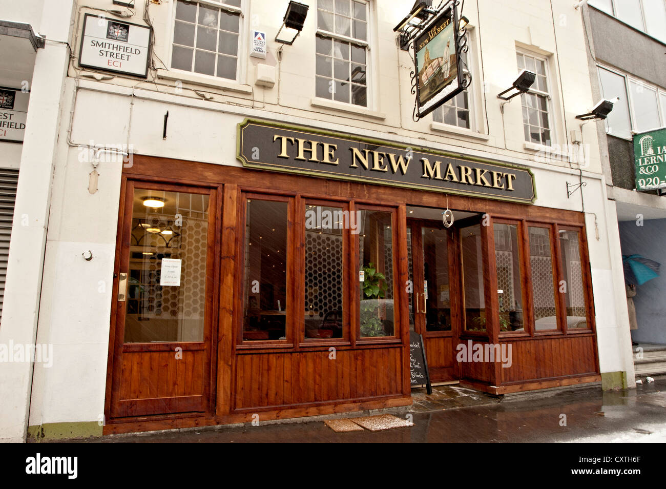 the new market pub exterior Stock Photo - Alamy