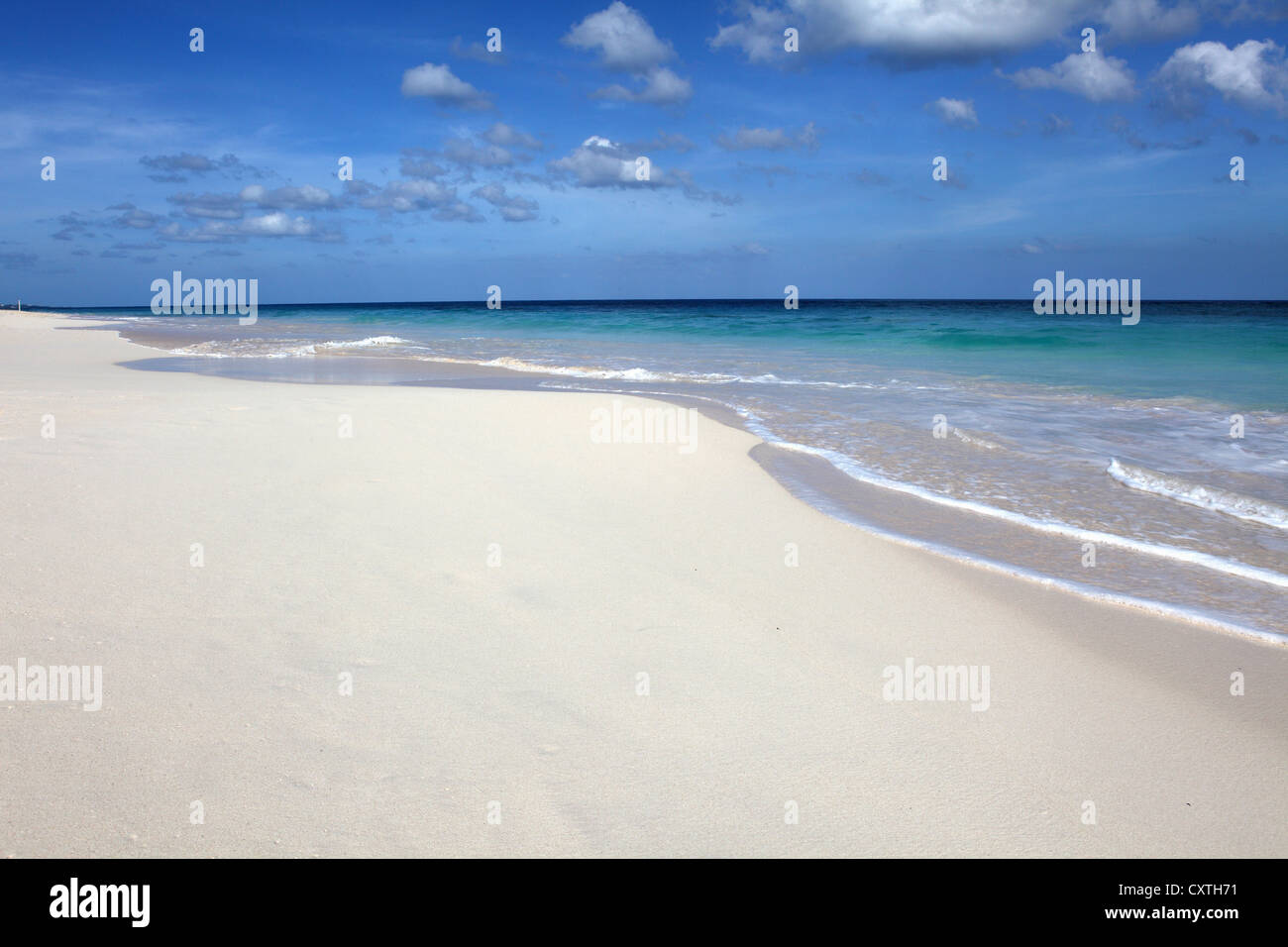 Waves washing on tropical beach Stock Photo - Alamy