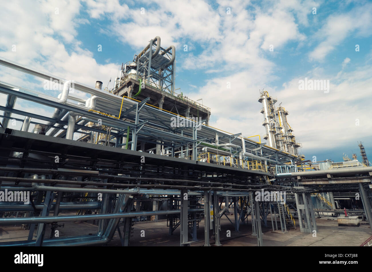 Gasoline refinery hi-res stock photography and images - Alamy