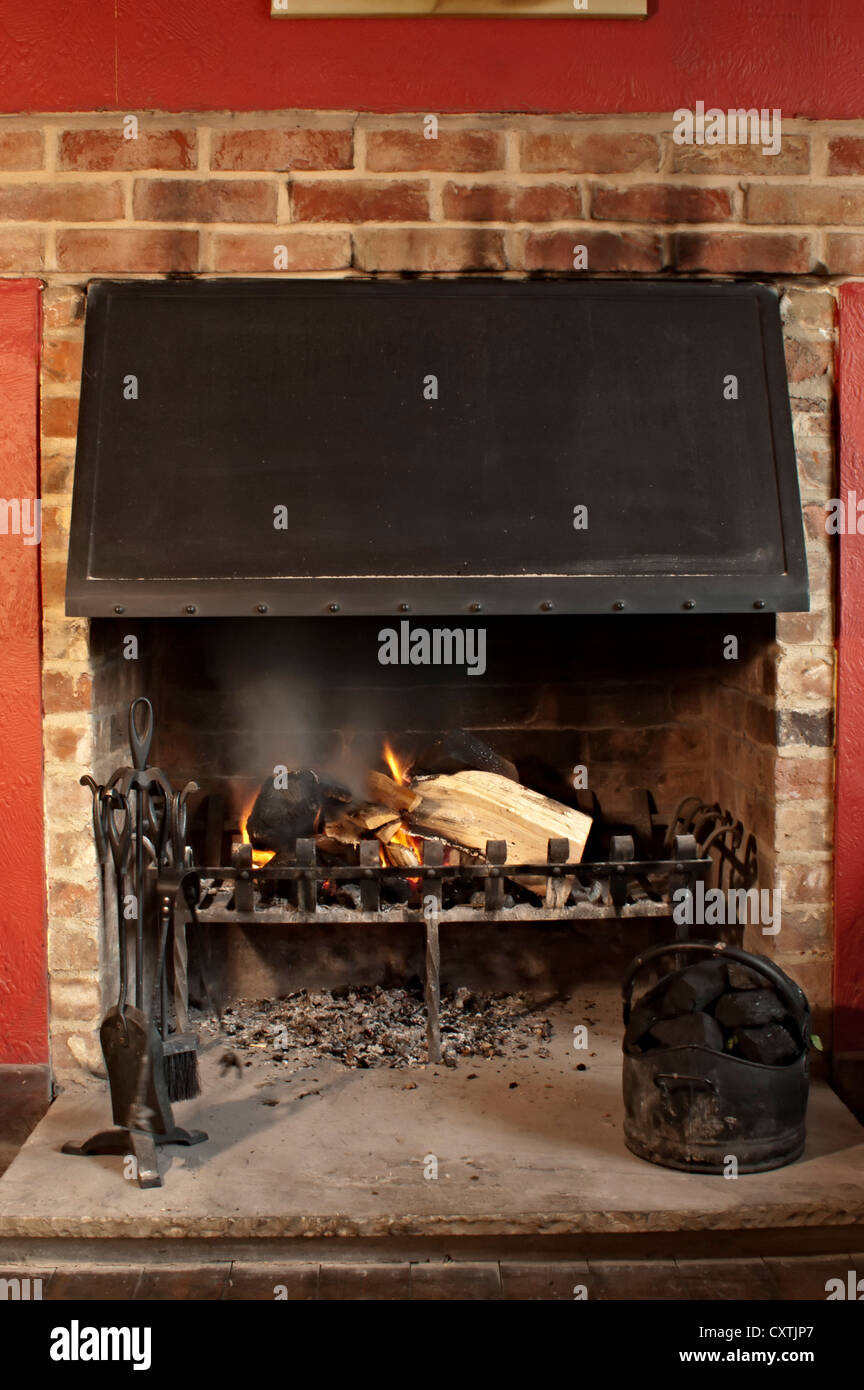 the muskham inn fireplace pub Stock Photo - Alamy