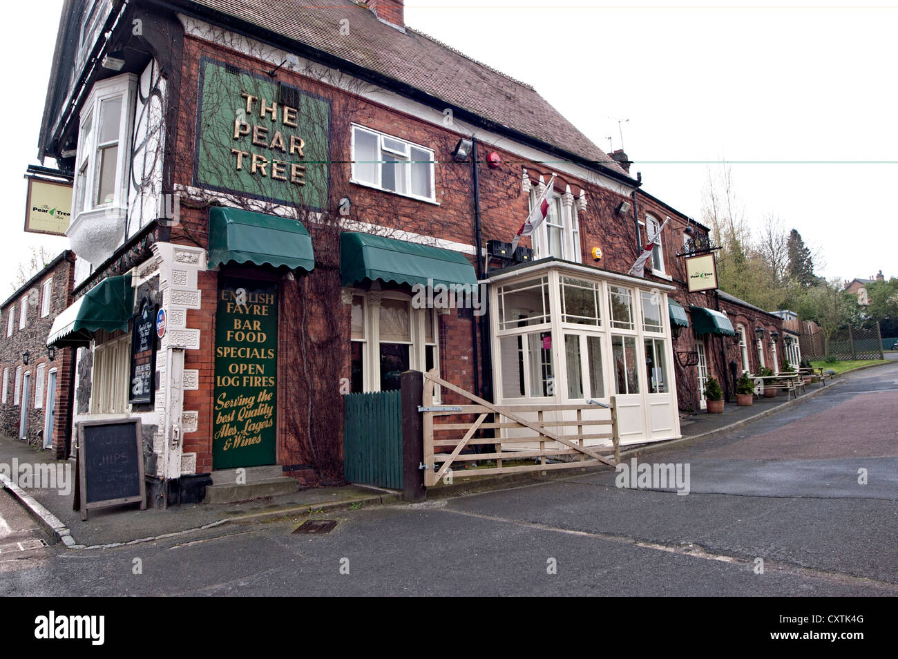 the pear tree tavern pub bar inn bar Stock Photo - Alamy