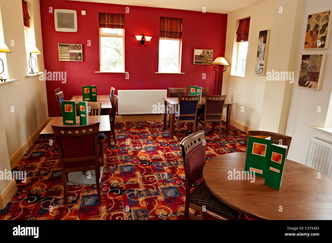 The orange tree pub bar alcohol hi-res stock photography and images - Alamy