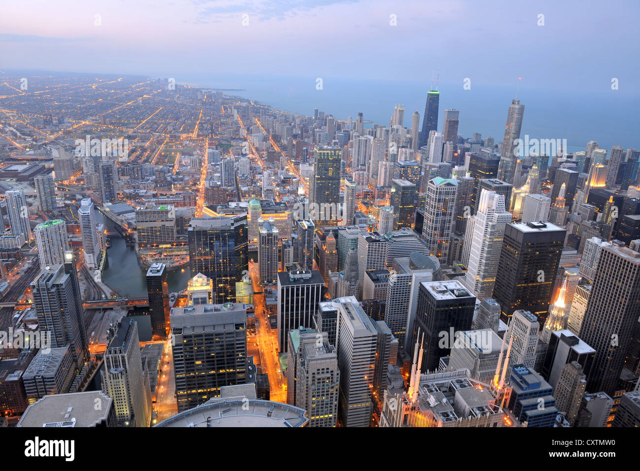 Downtown chicago night hi-res stock photography and images - Alamy