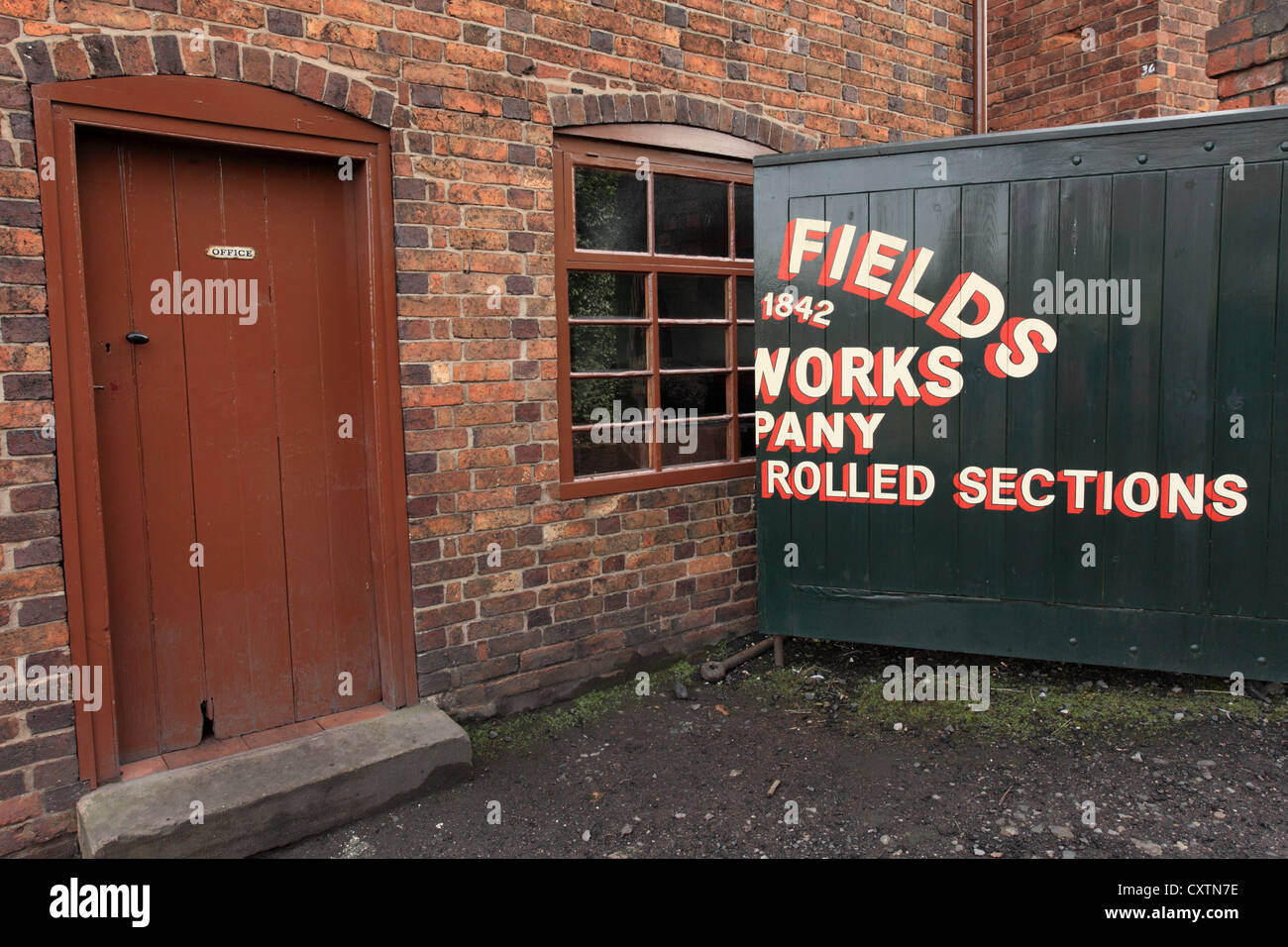 Yard works hi-res stock photography and images - Alamy