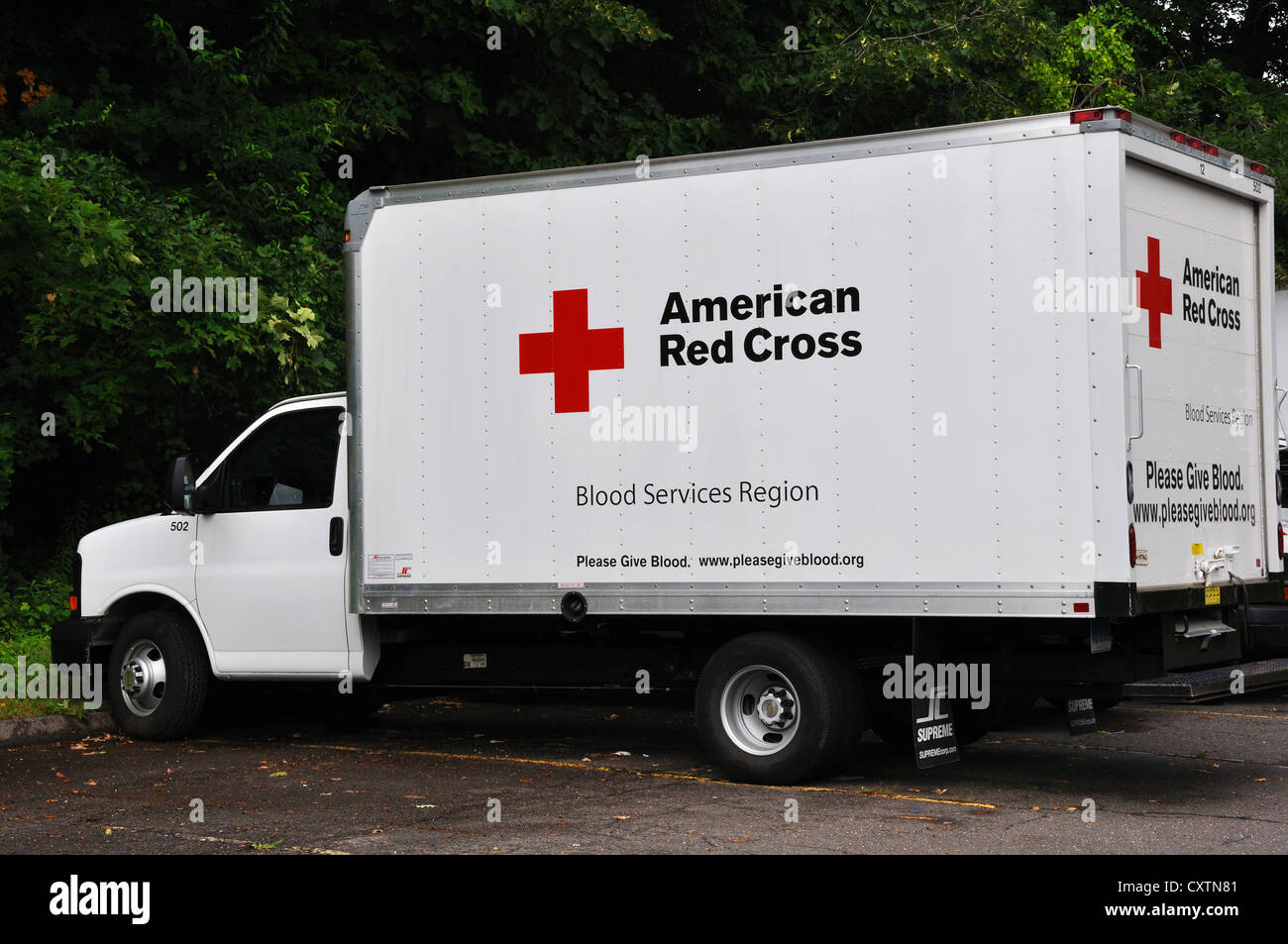 American red cross truck hi-res stock photography and images - Alamy