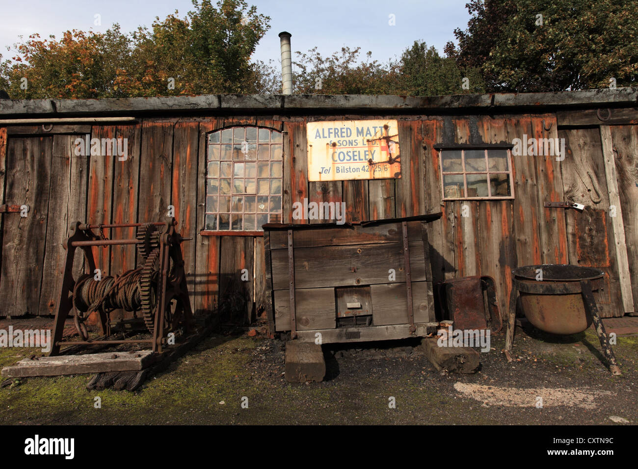 Old timber built shed or outbuilding Stock Photo - Alamy