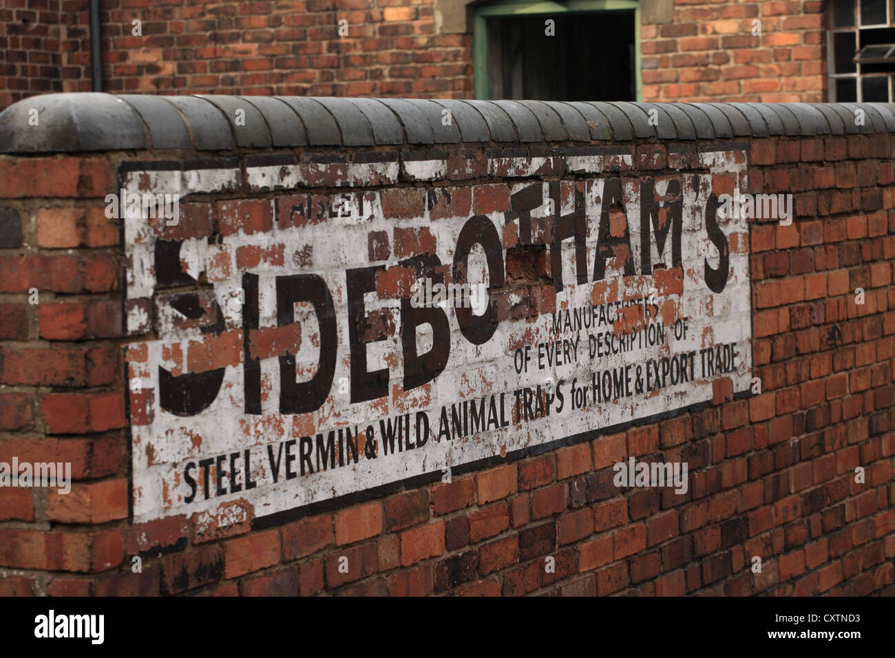 Painted sign hi-res stock photography and images - Alamy