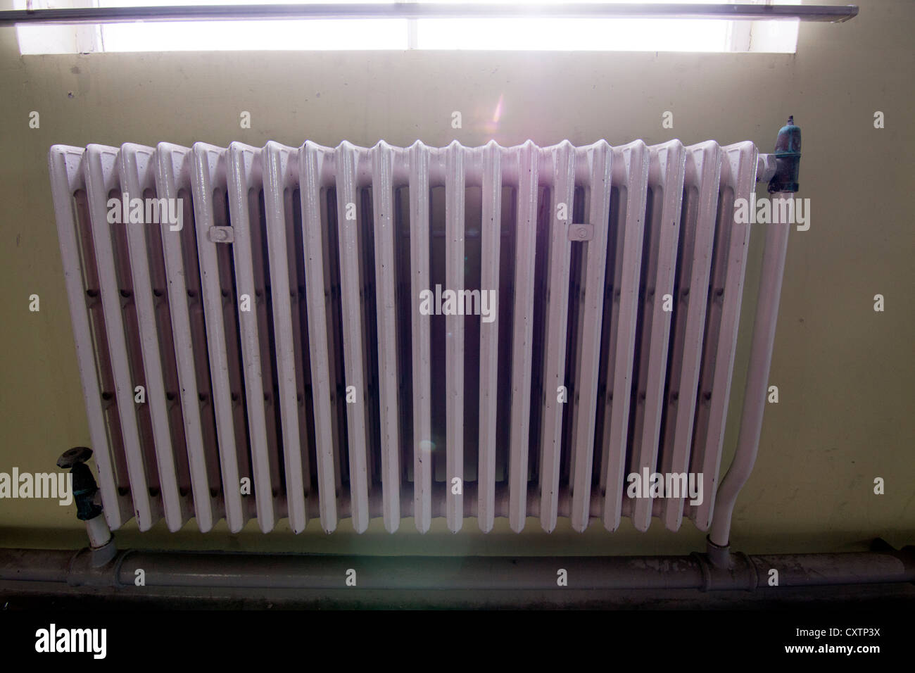 Old heating radiator hi-res stock photography and images - Alamy