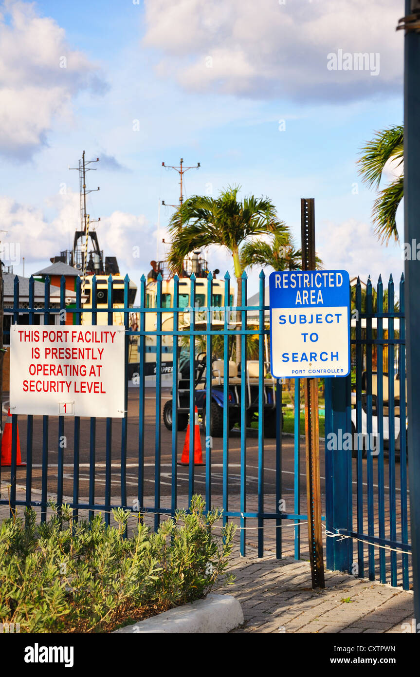 Port restricted area hi-res stock photography and images - Alamy