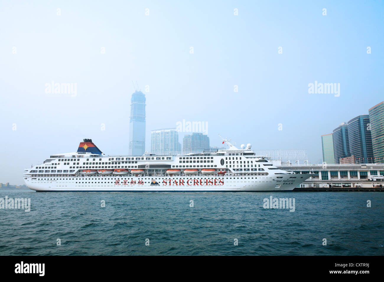 Victoria cruise ship terminal hi-res stock photography and images - Alamy