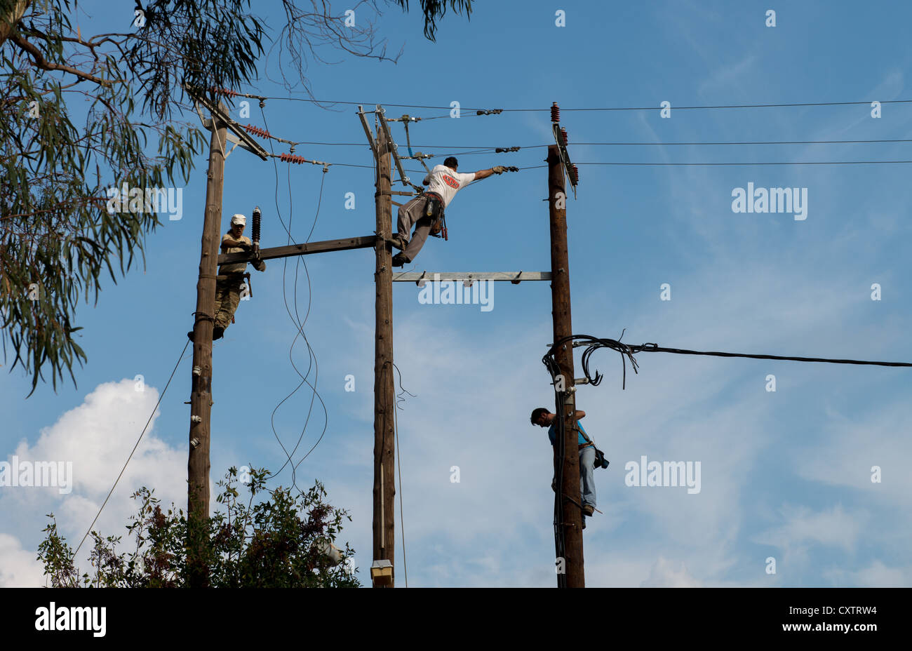 workmen overhead repairing electricity lines Stock Photo - Alamy