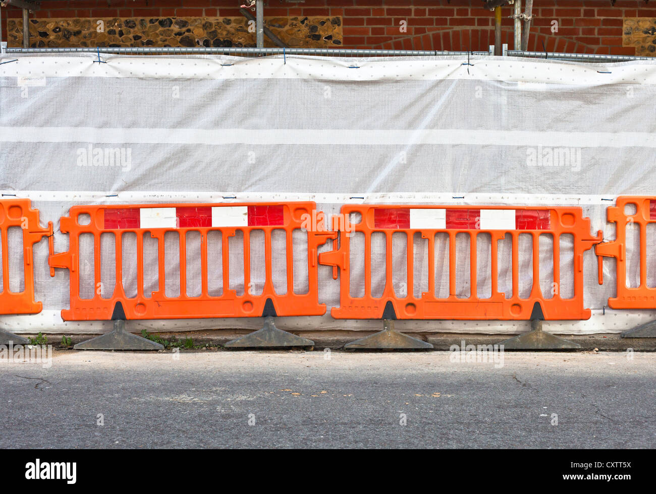 Temporary construction site wall hi-res stock photography and images ...