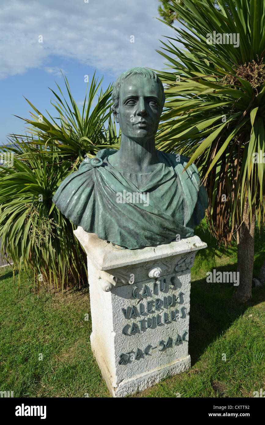 Modern bust of Latin Poet, Catullus in Piazza Carducci, Sirmione, Lake ...
