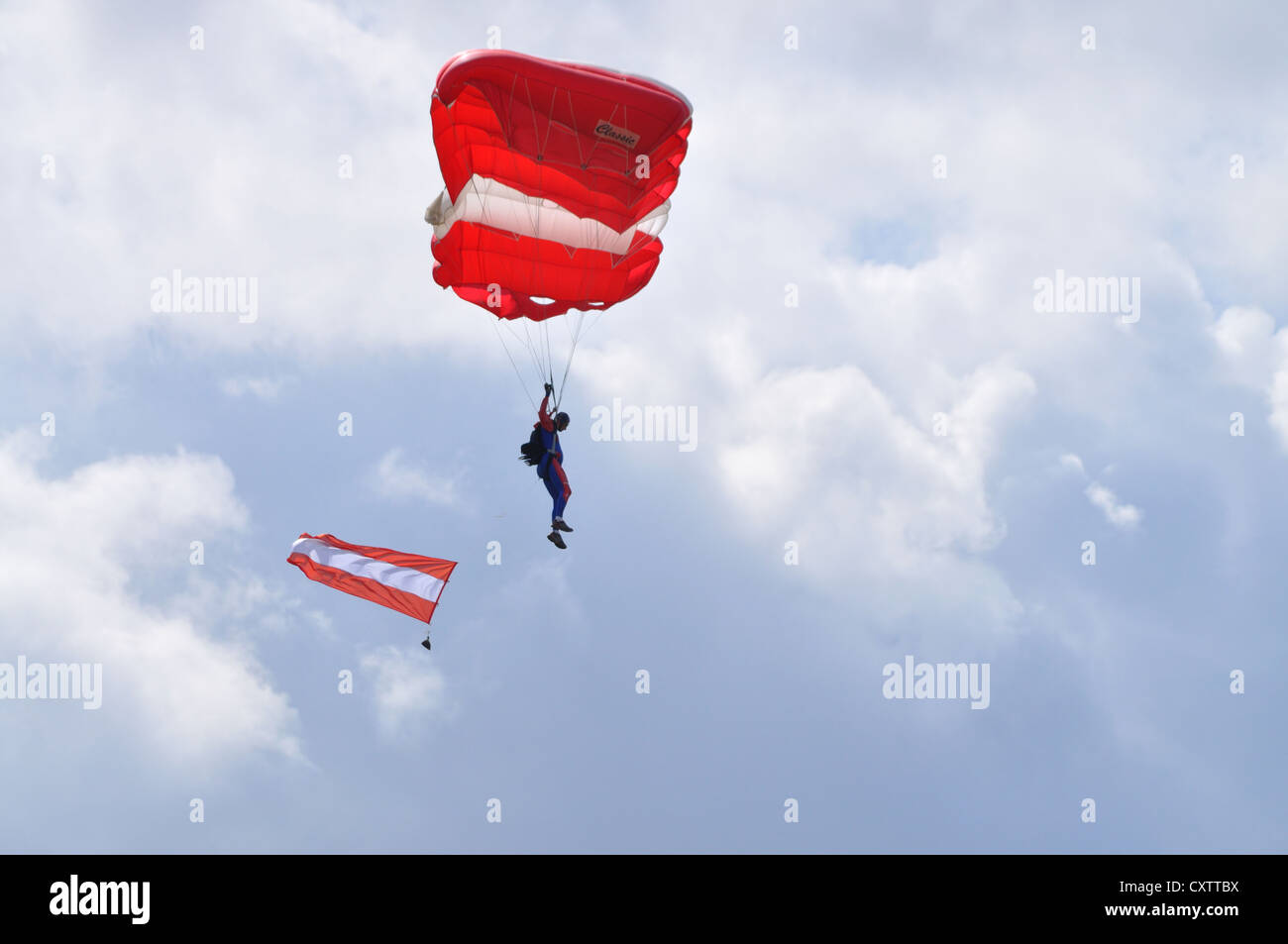 Skydiver with the Austrian flag Stock Photo - Alamy