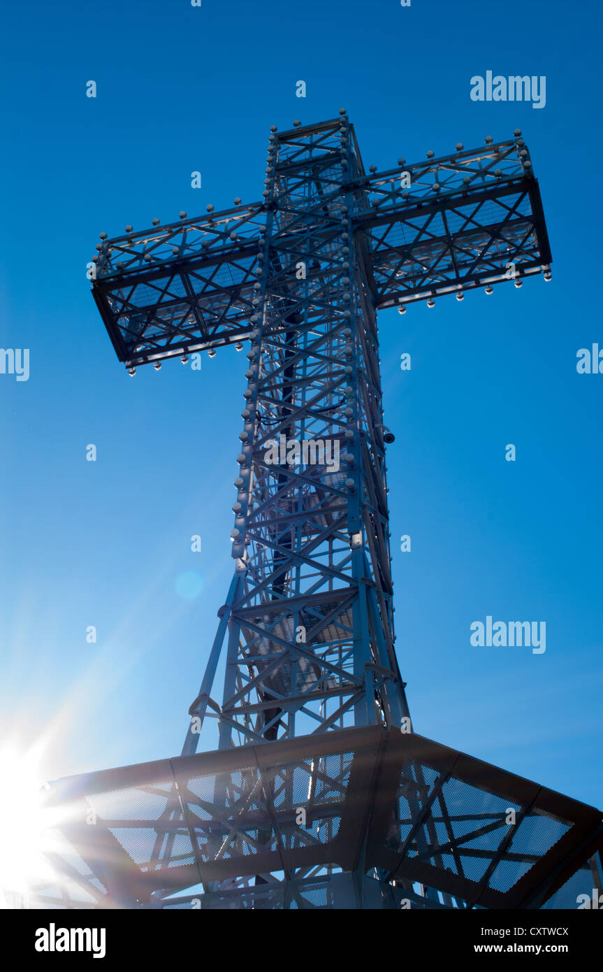 Montreal giant cross hi-res stock photography and images - Alamy