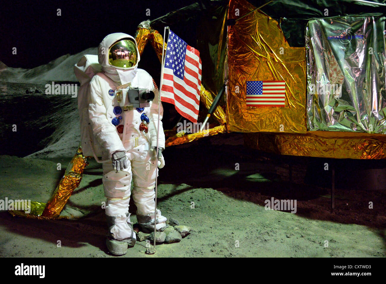 Lunar landing module hi-res stock photography and images - Alamy