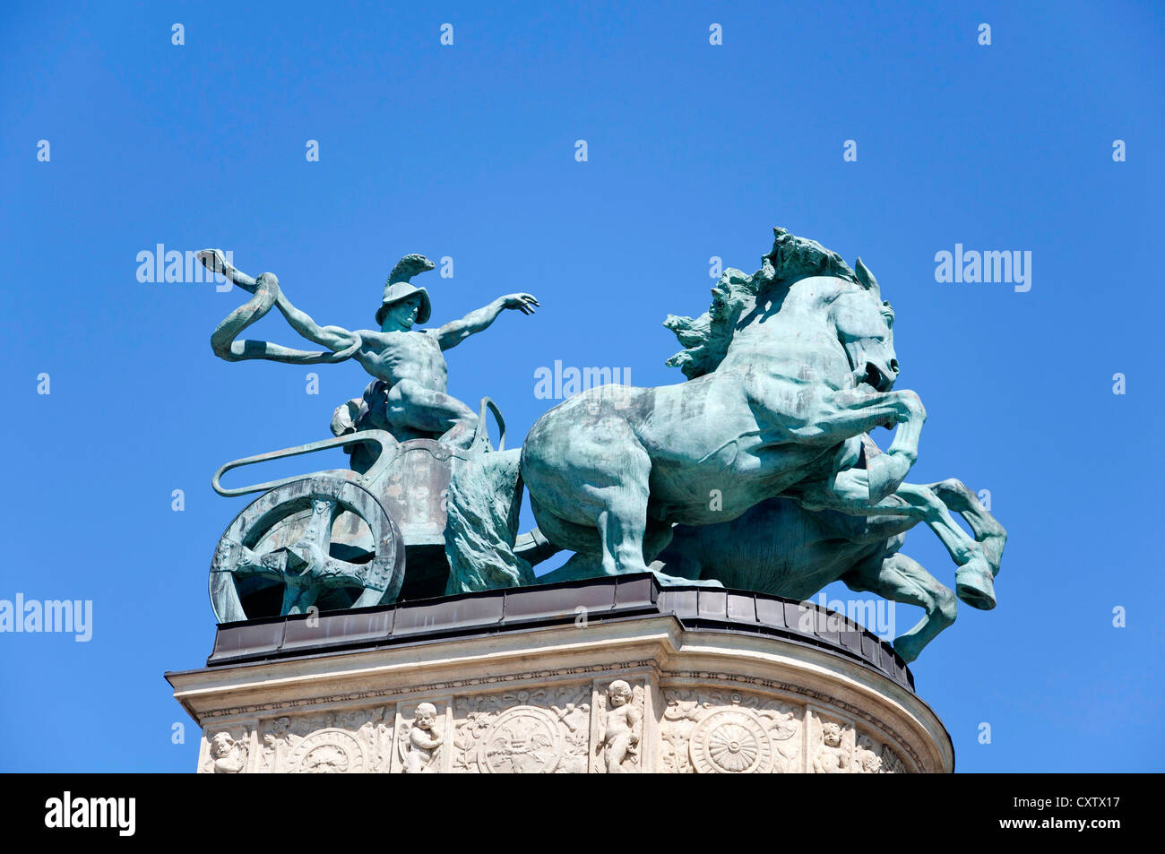 Statue of heroes hi-res stock photography and images - Alamy