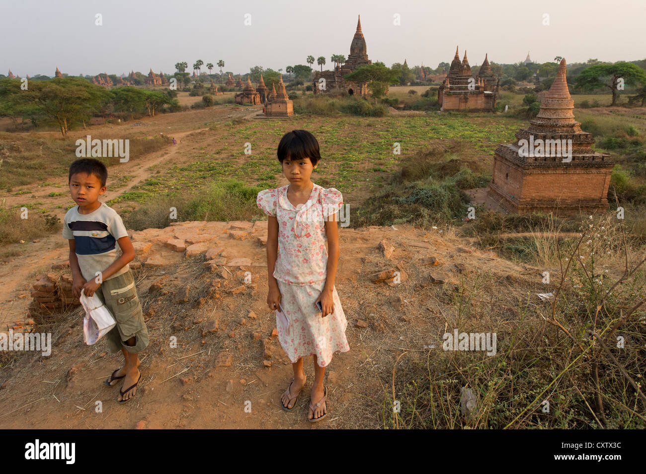Children selling postcards and artwork to tourists visiting in Bagan ...