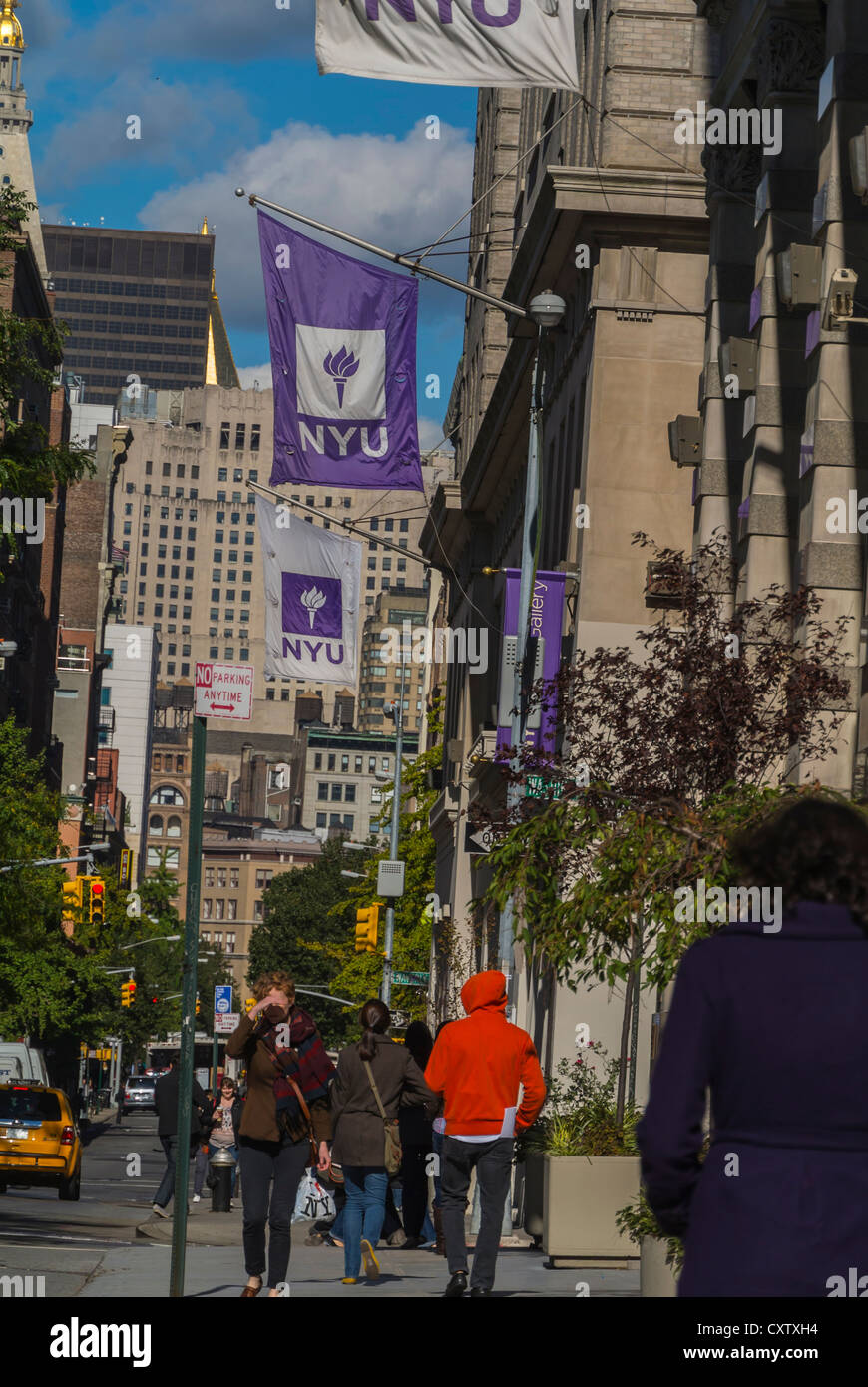 New York City, NY, USA, Crowd Young People, Students Walking Outside at ...