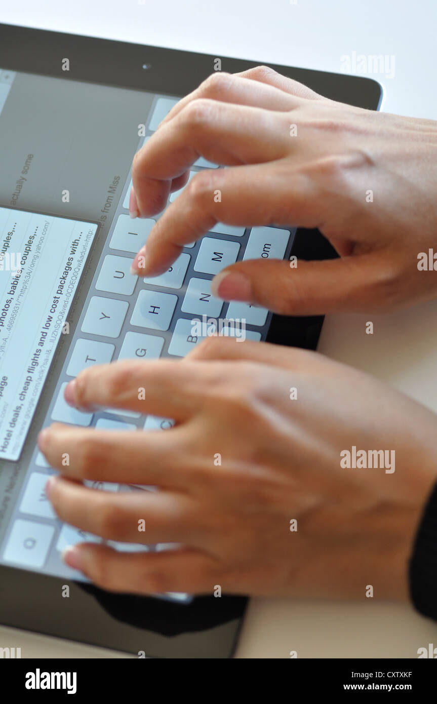 Typing google search hi-res stock photography and images - Alamy