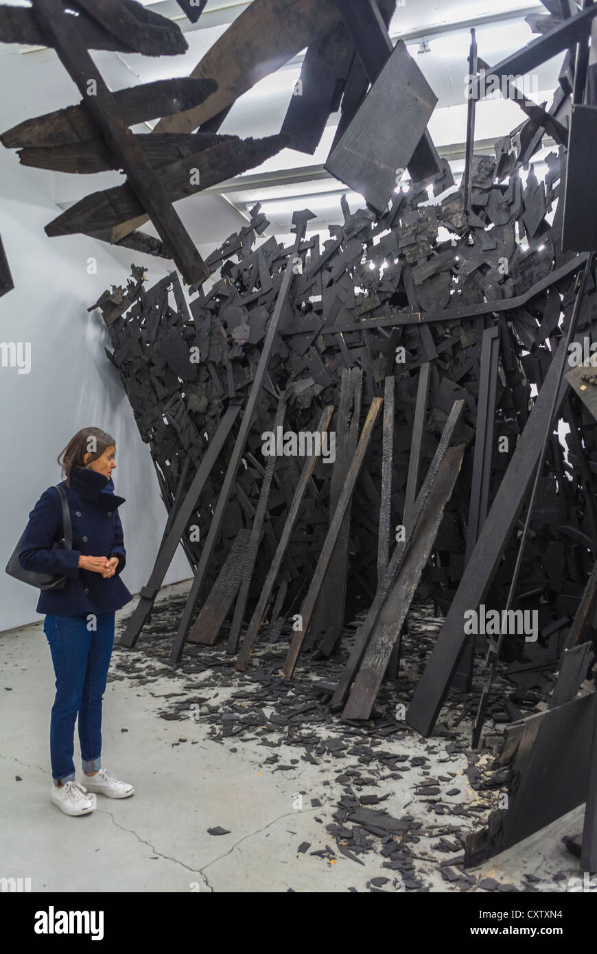 Leonard drew hi-res stock photography and images - Alamy