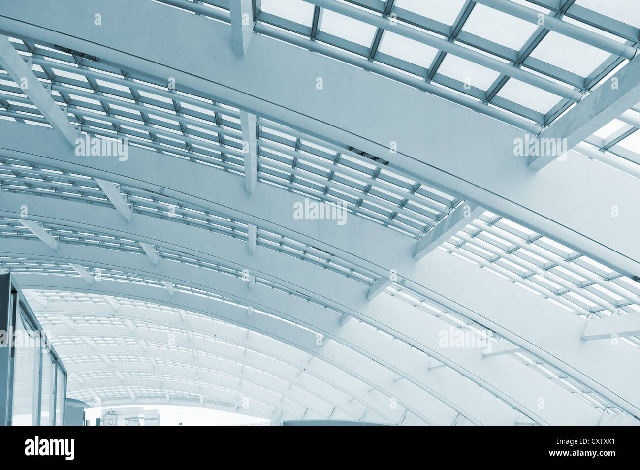 Steel glass roof terminal hi-res stock photography and images - Alamy