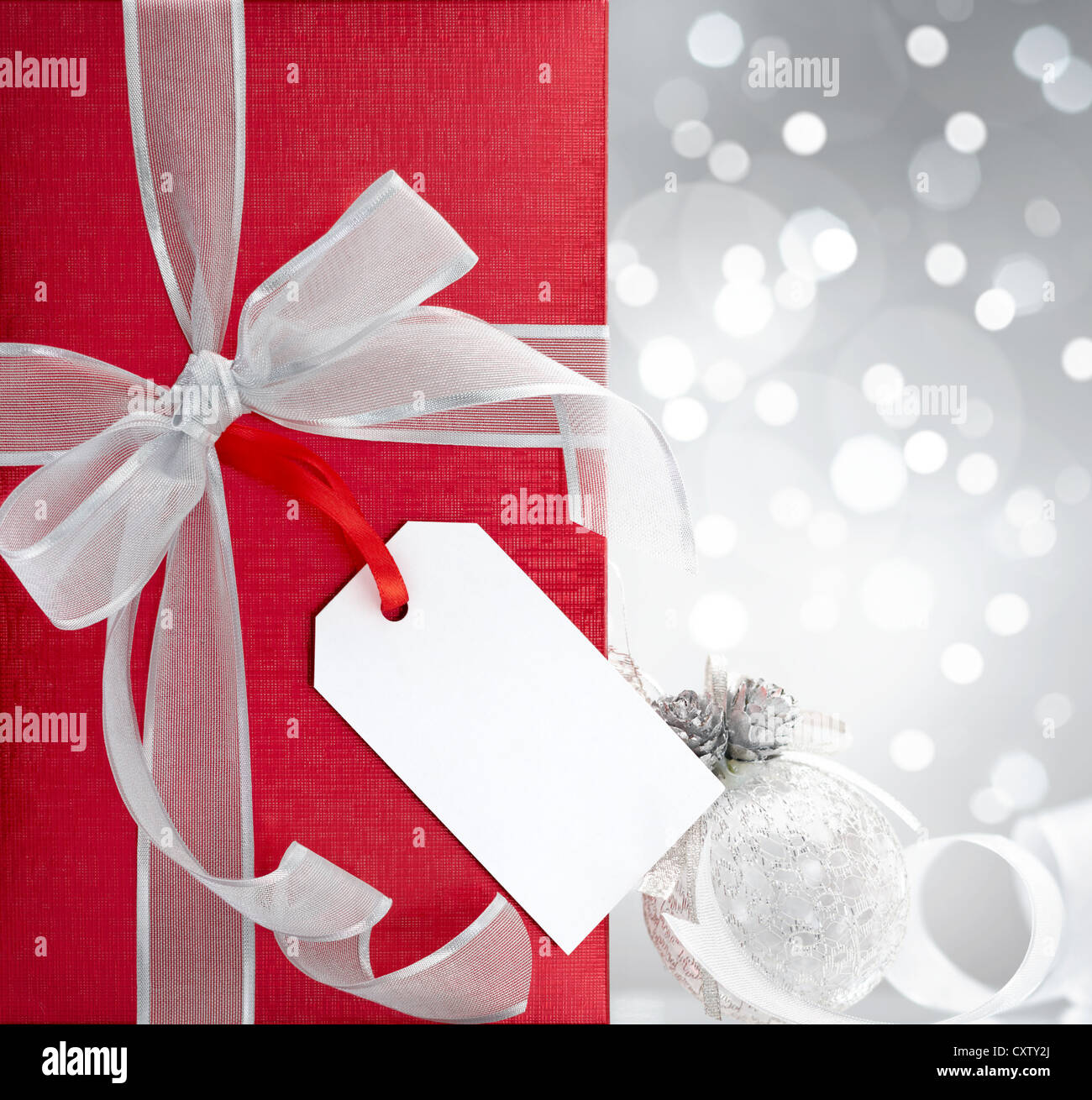 Blank present tag hi-res stock photography and images - Alamy