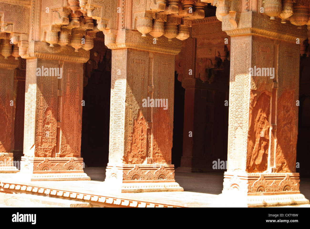 Hindu and Central Asian architectural style columns in Jehangir's ...